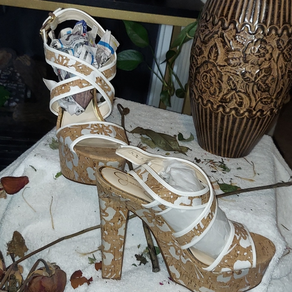 Jessica Simpson Ladies Lazar Cut Platform Heels - Gem